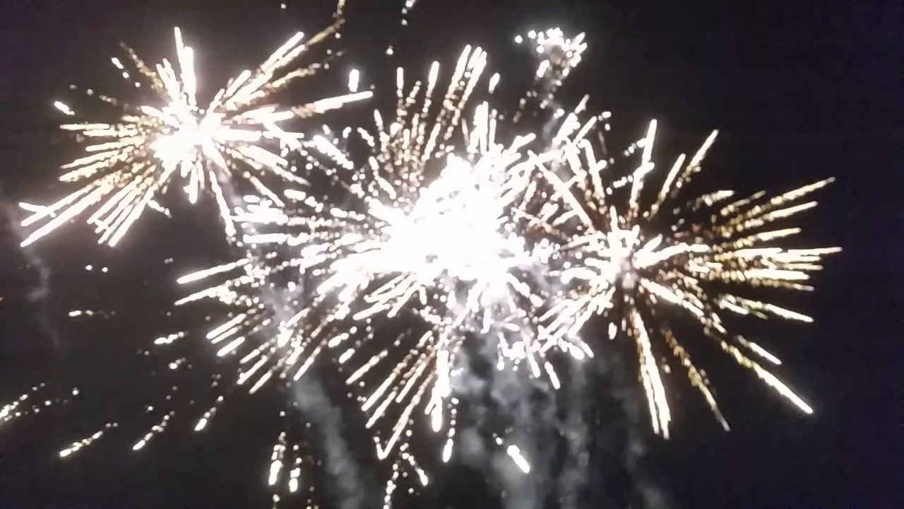 Fast Fused Martin Bombers 16 Shots Firework - YouTube