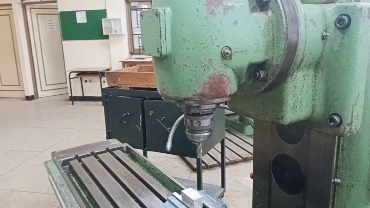 Réalisation d'une rainure droite en Fraisage - YouTube