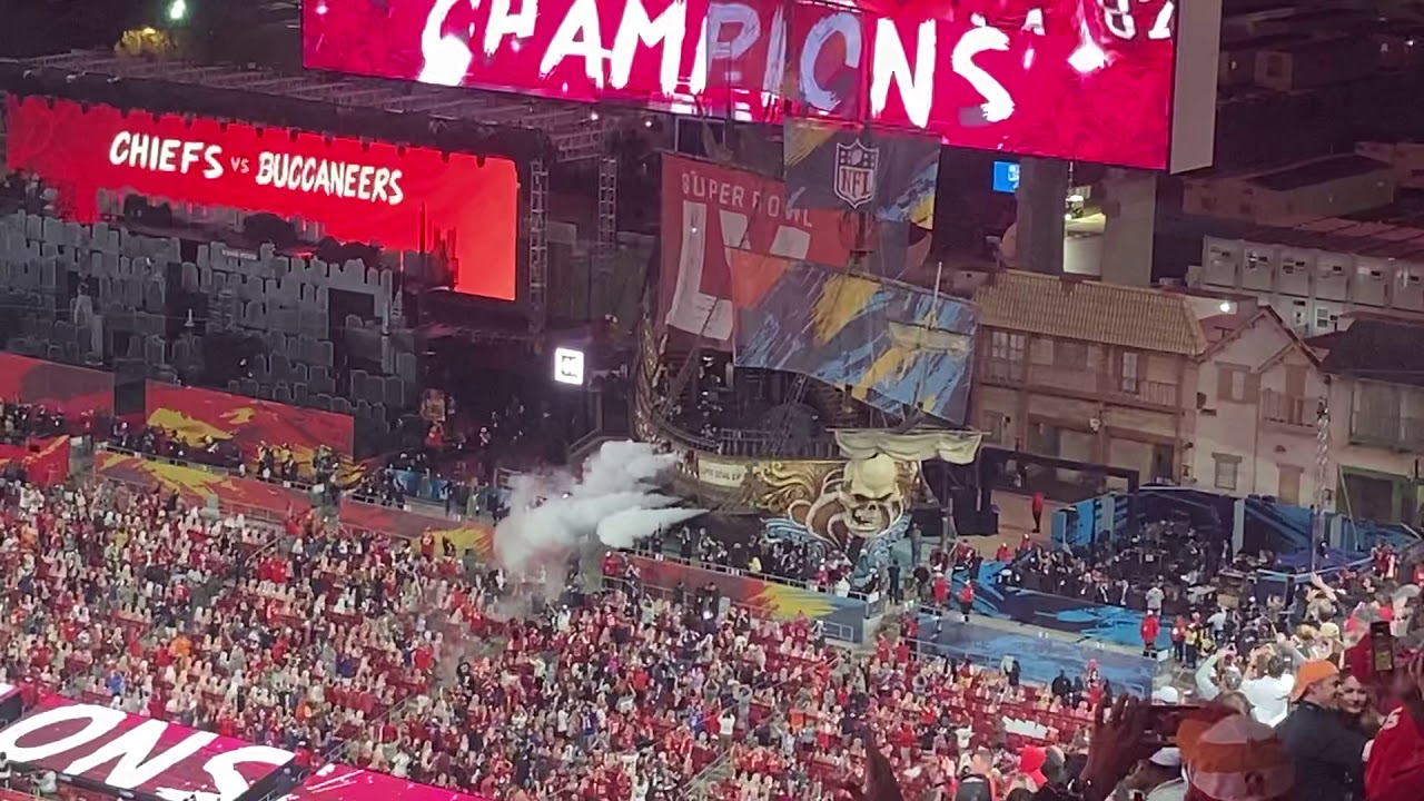 Buccaneers Super Bowl Champions cannon fire. - YouTube