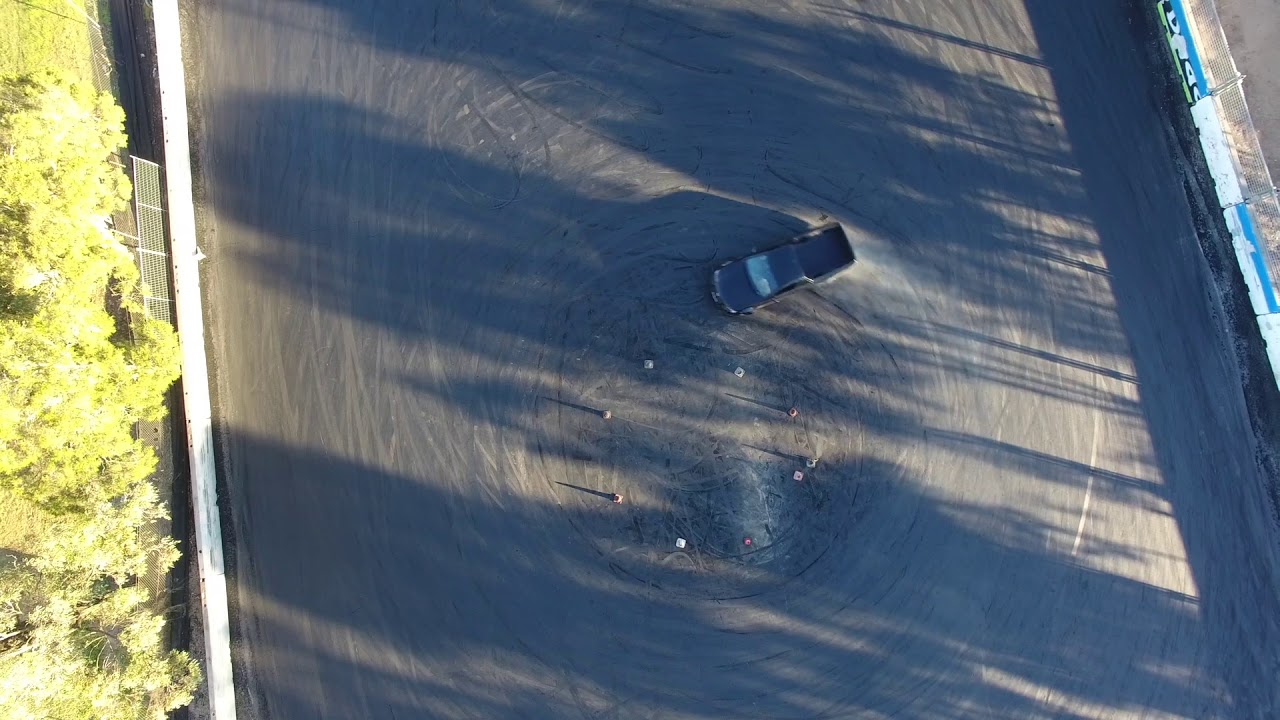 Raw V8 drifting QR Short Track - YouTube