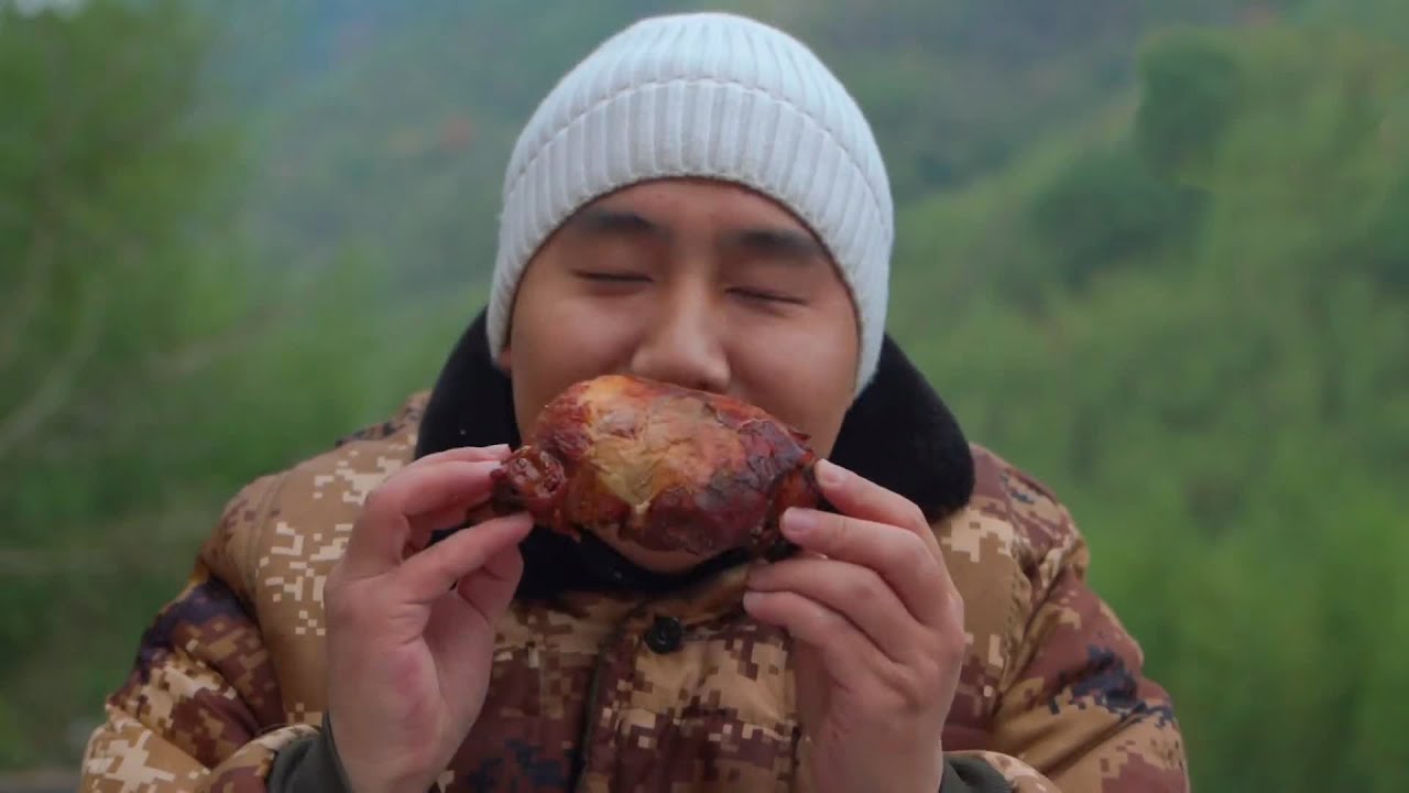 Maodan 自己孵的蛋，嘴角含淚也要吃完 | Wild Cooking - YouTube