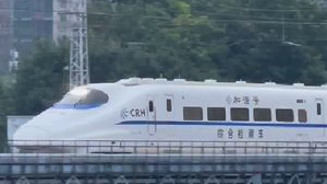 【全路资历最老的动检】CRH2A-2010综合检测车作为中国铁路首列动检已经渐渐老去，仅在检测任务较多或其他动检检修等不能进行检测时代替其进行 ...