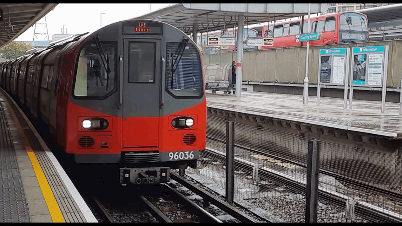 Jubilee Line Train | London Underground Jubilee Line | Jubilee Line ...
