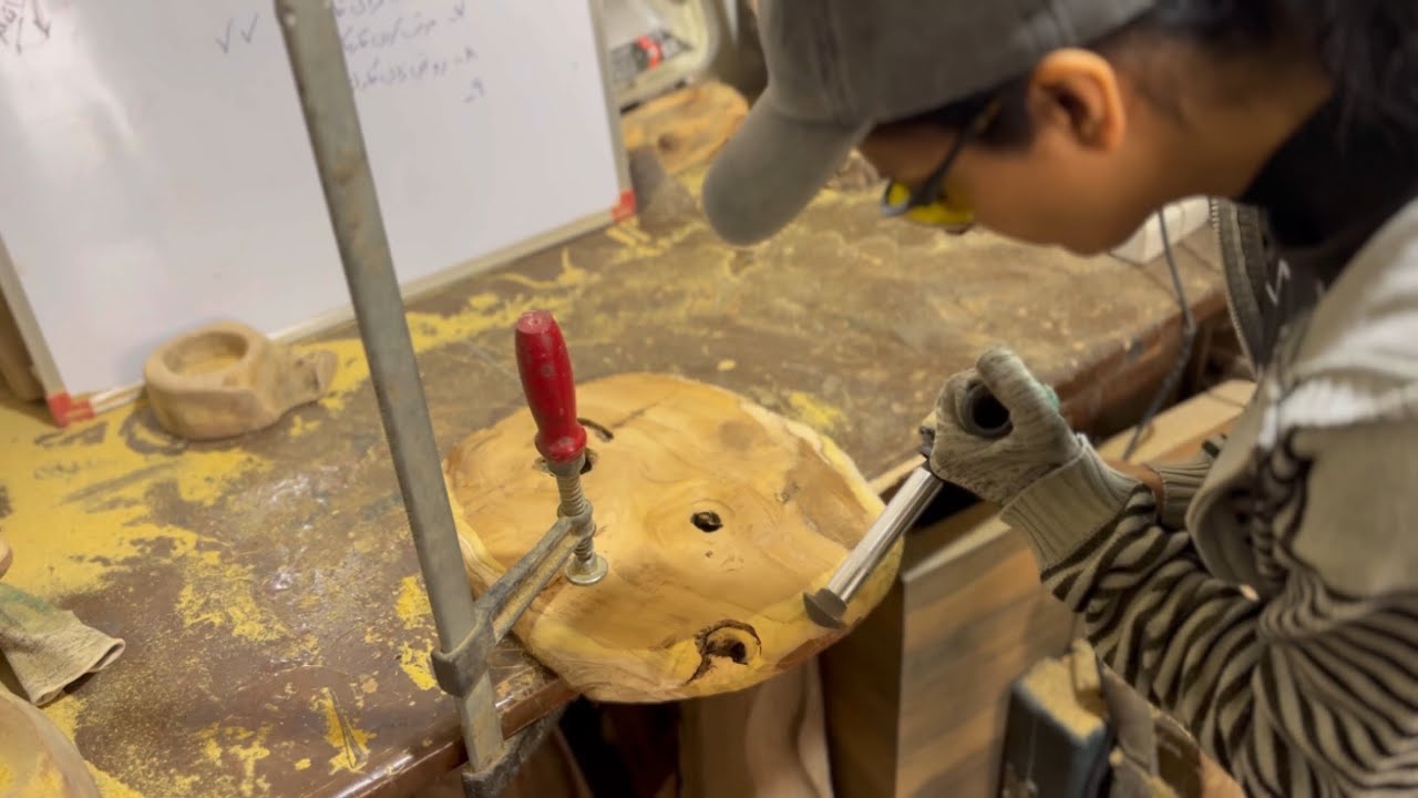 Wooden plate by making a plate from forest tree trunks with resin - YouTube