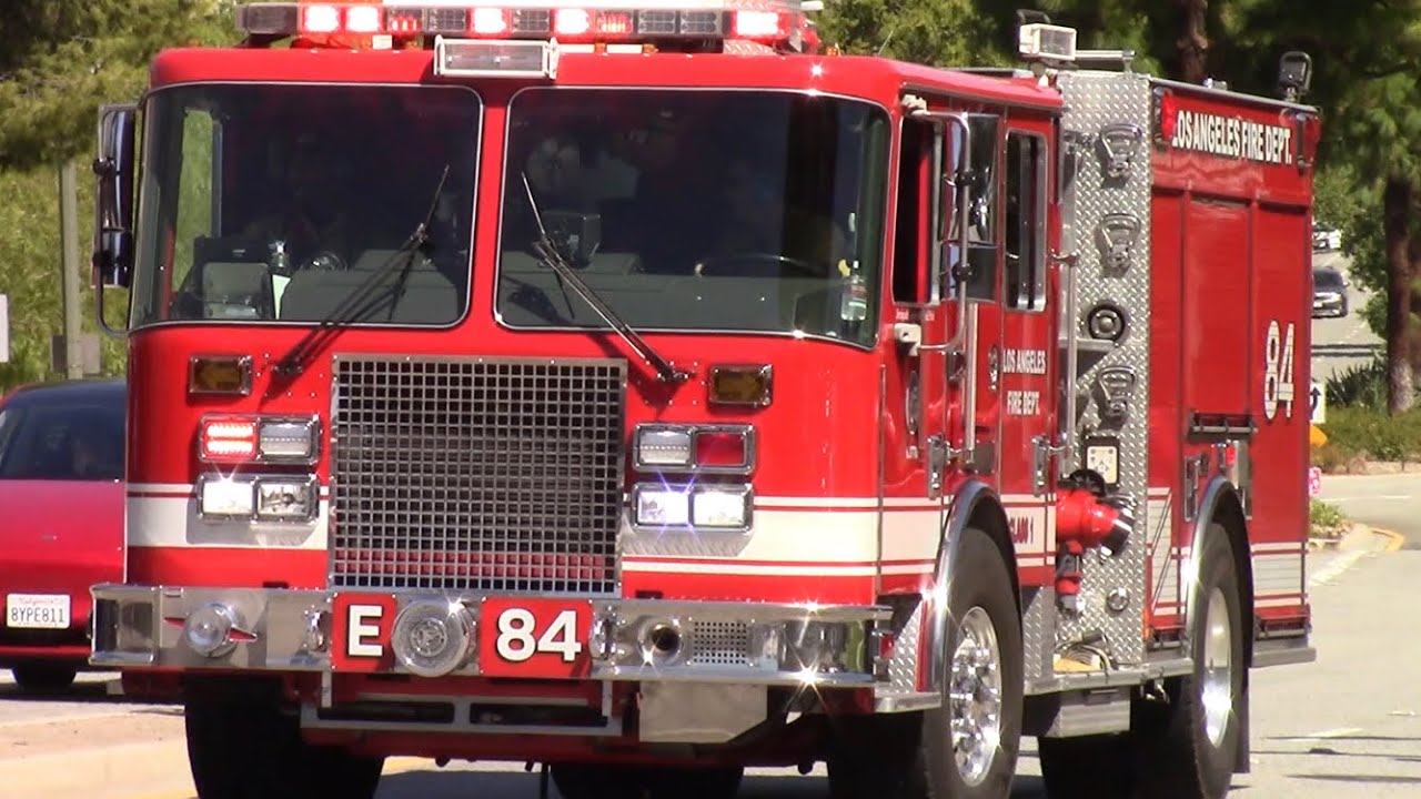 *MAJOR AIRHORN* LAFD Engine 84 responding - YouTube