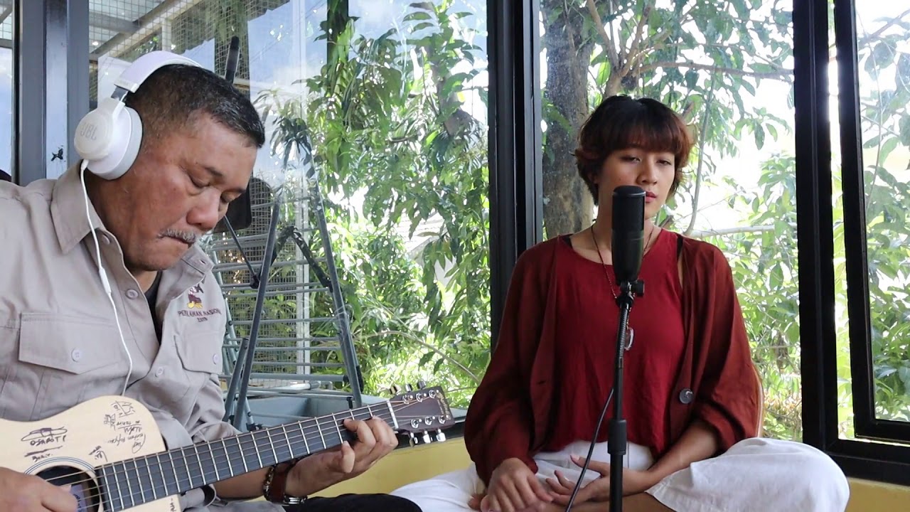 Cover Lagu "SEMUSIM" Chrisye by Rahma - Yuliarto - YouTube Music