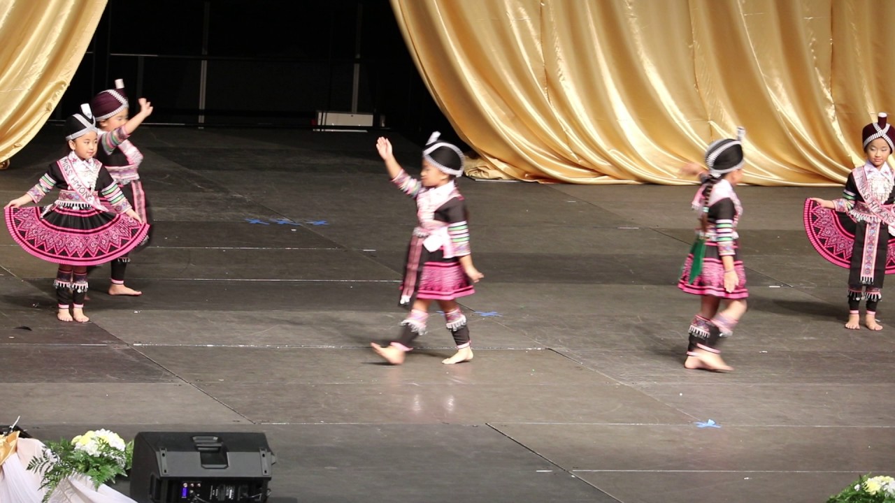 hmong st paul New Year 2017 nkauj hmong dancing - YouTube