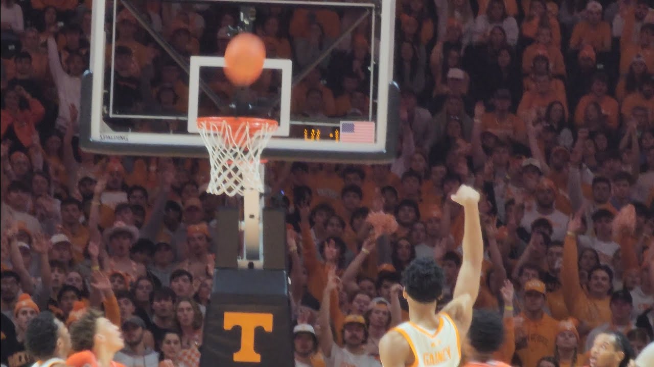 Jordan Gainey scores! Tennessee Volunteers Basketball vs Illinois ...