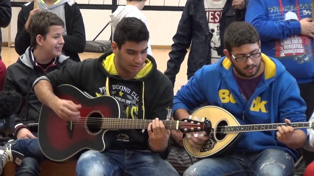 Μουσικο σχολειο Ηρακλειου - απο διαμαρτυρια 5-12-2013 - YouTube