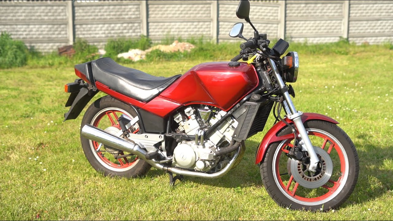 Yamaha XZ 550 - Warming up after some restoration - YouTube