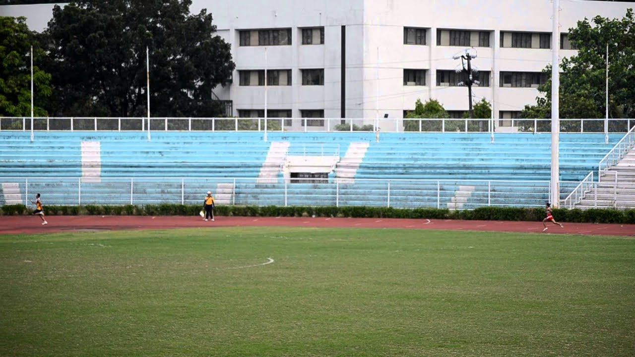 UE Track Meet; Manila Nov 2012. 400x4 Relay - YouTube