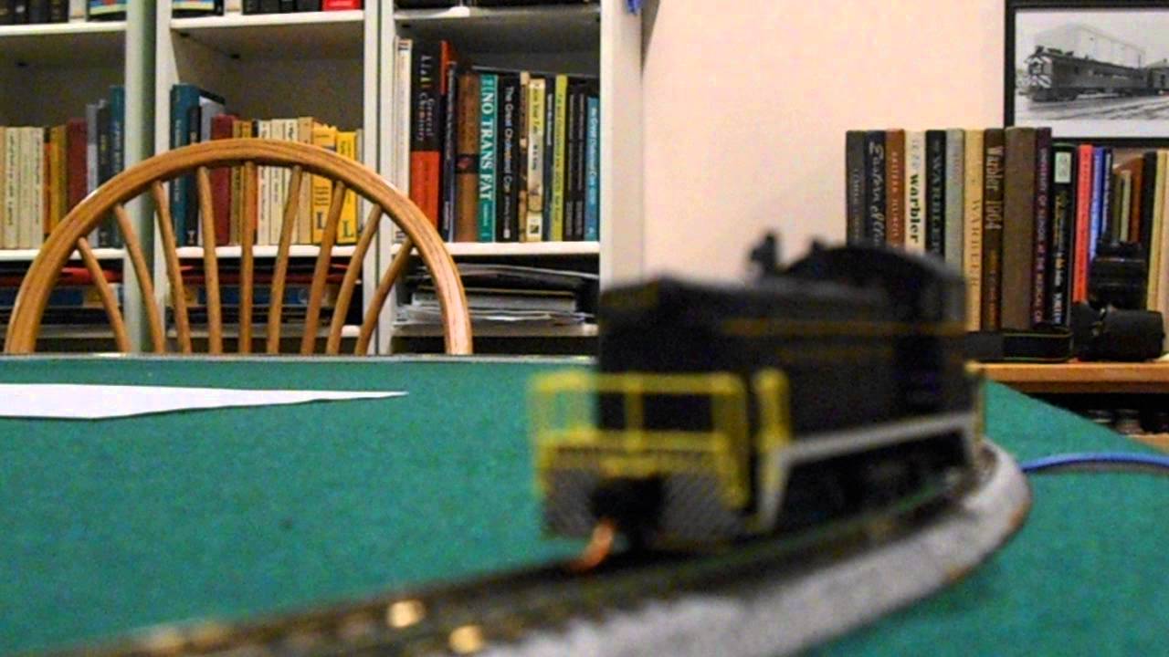 Walthers n-scale EMD SW9/1200 mechansim with Life Like B&O shell - YouTube
