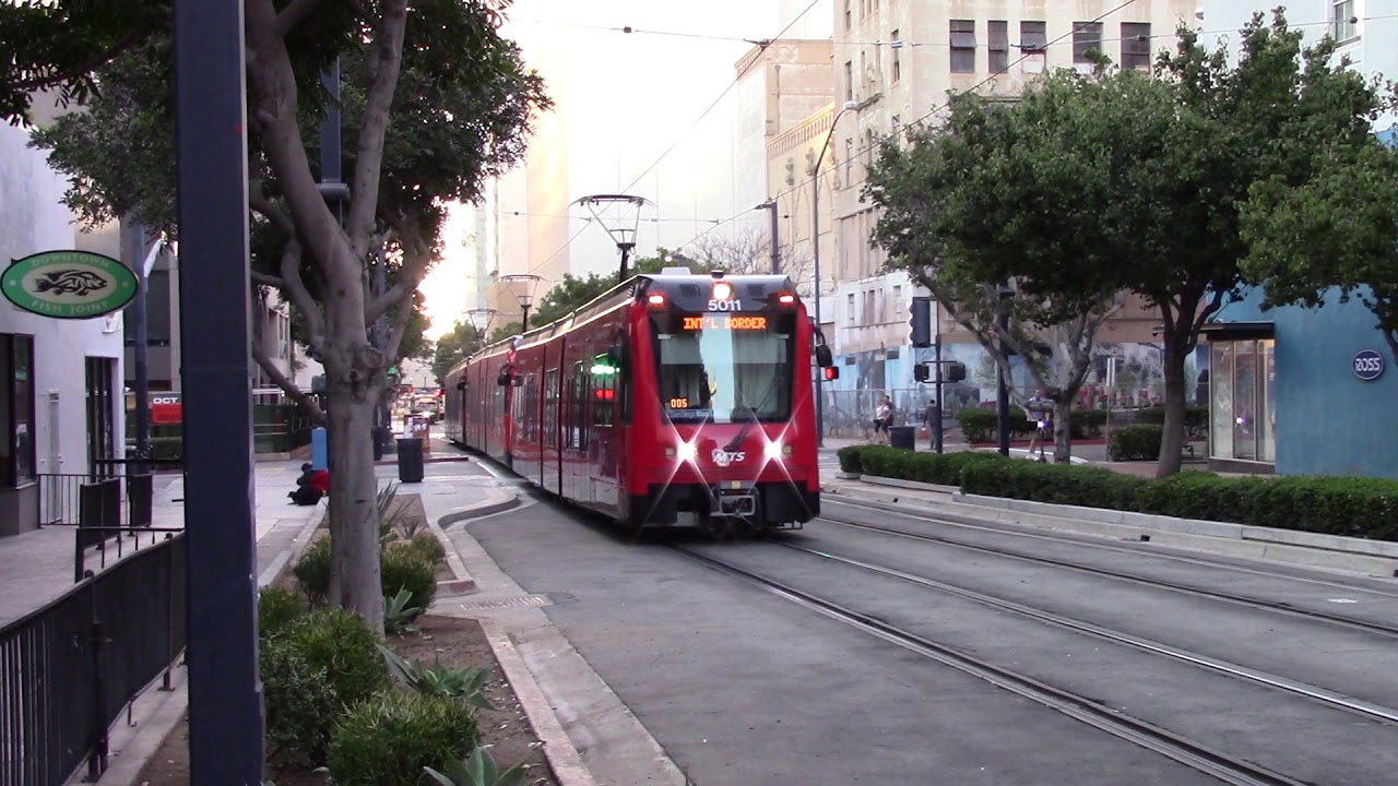 MTS Trolley - Siemens S700 UCSD Blue Line #5011 Arriving into 5th ...