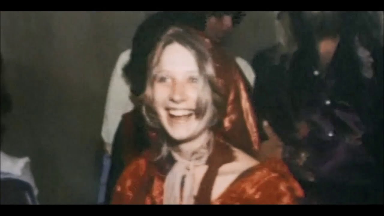 Charles Manson & Susan Atkins superstar with other Girls of the Family ...