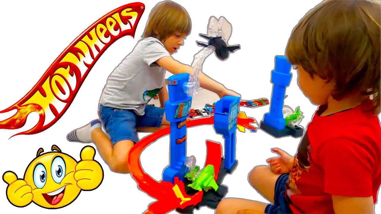 WE PLAY HOT WHEELS JET JUMP AIRPORT PLAY SET (Hot Wheels Track) - YouTube