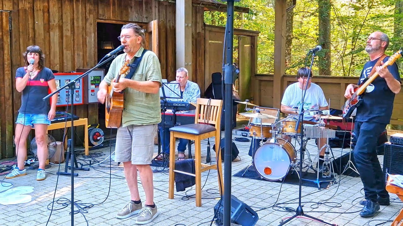 Band *Nix wie rauS* song *Beautiful woman* live. Open-air-concert in ...