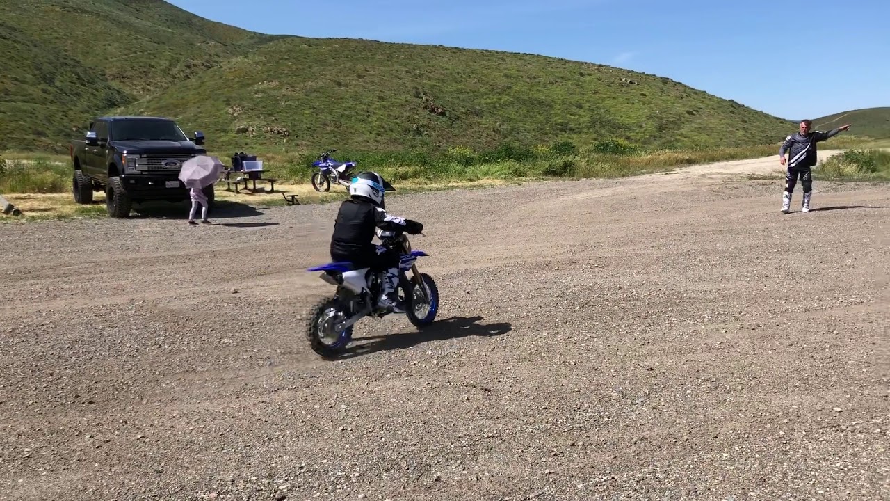 2018 YZ65 Kid learning the clutch - YouTube