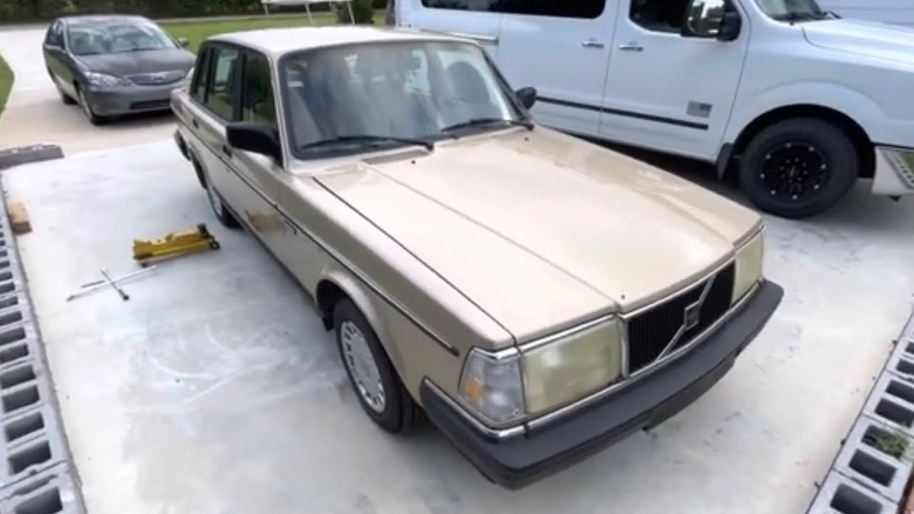 Walk around / How to change rear shocks on a Volvo 240 - YouTube