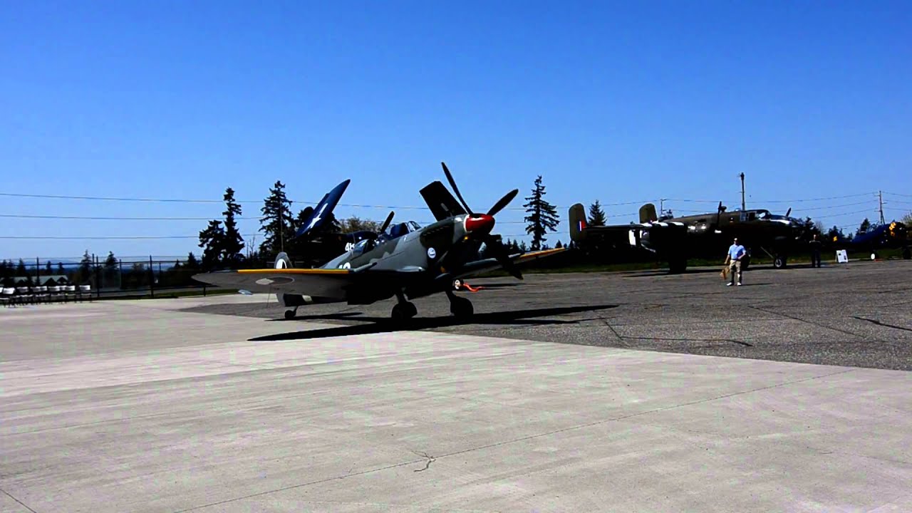 Supermarine Spitfire LF Mark IX engine start - YouTube