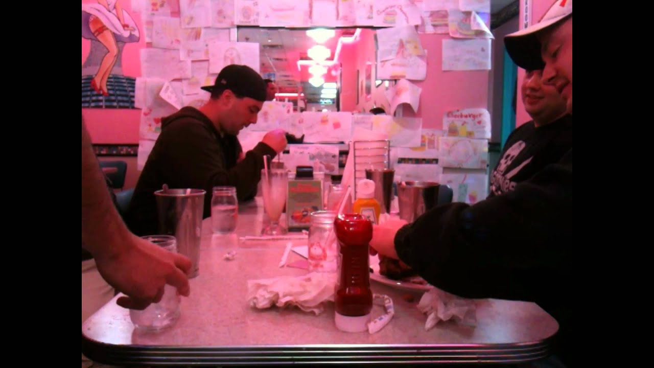 Cheeburger Cheeburger TWO POUND CHALLENGE!!!!! - YouTube