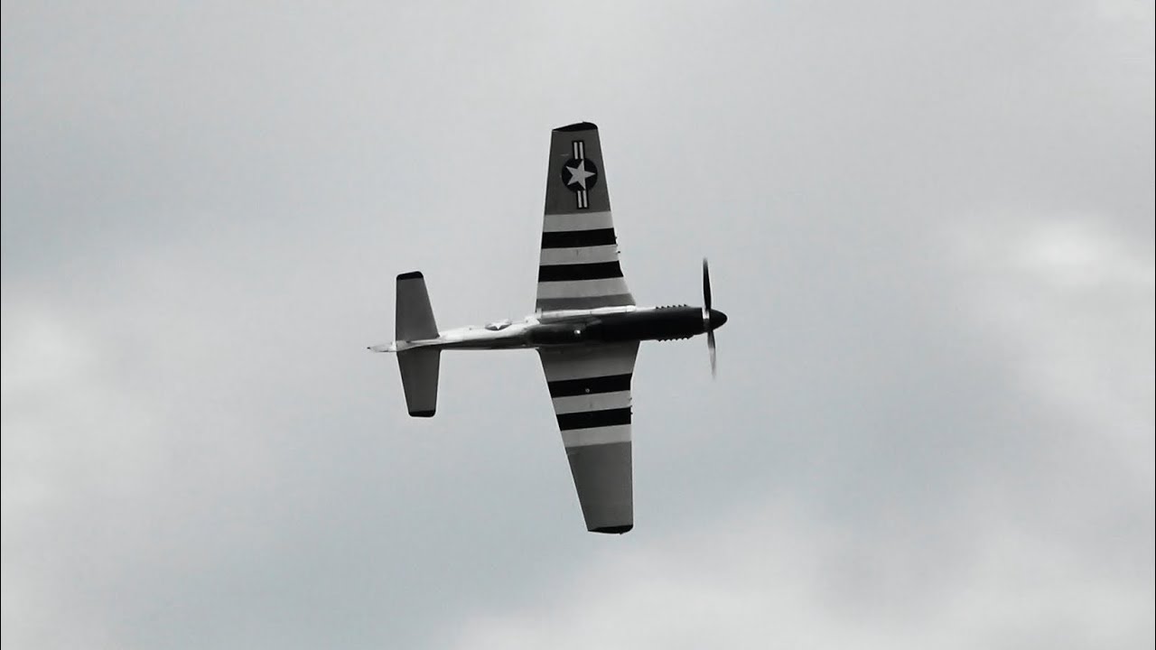 Scott Yoak - P-51 Mustang - "Quick Silver" demo - EAA AirVenture ...