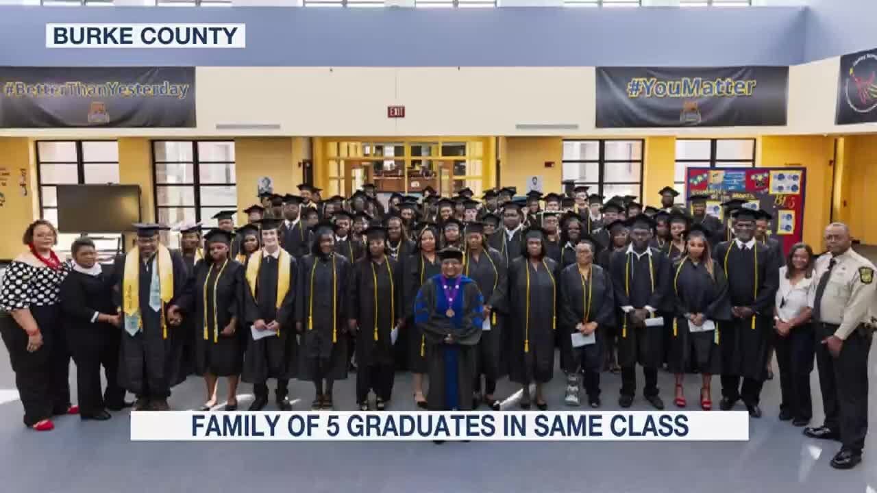 Family of five graduates in the same class - YouTube