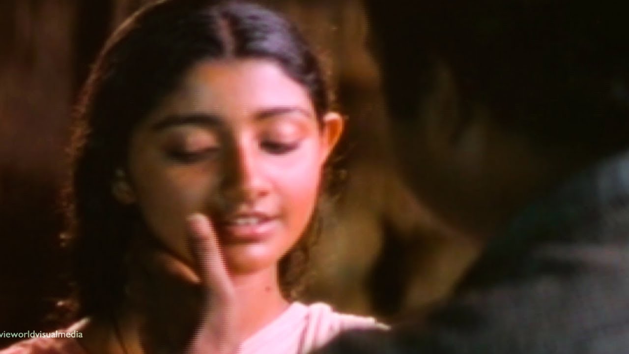 ഈ ചെയ്യുന്നത് ശെരിയാണോ | Chuaram Malayalam Movie Scenes | Divya Unni | Manoj K Jayan - YouTube