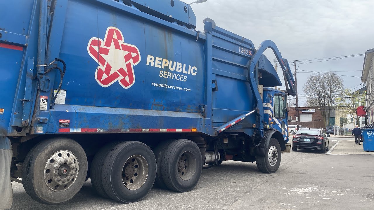 Republic Services Commercial Garbage Truck - YouTube