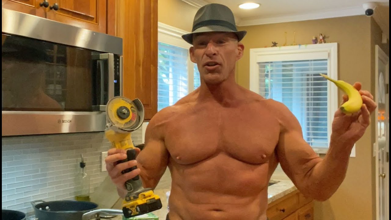 Quarantine cooking with the pec chef (Cheesy Chicken!) - YouTube