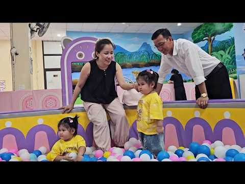 Dung and Hue had a wonderful and happy day with their little family.
