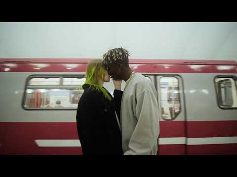 KİSSİNG PRANK İN SUBWAY !!!