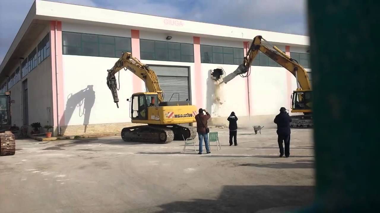 Abbattimento pareti - Movimento forconi @ pozzallo zona industriale ...