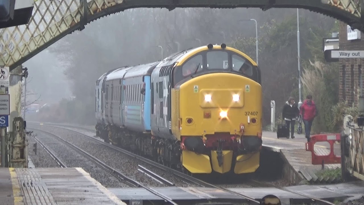 One of the Few Remaining Manual Gated Crossings Britain - YouTube