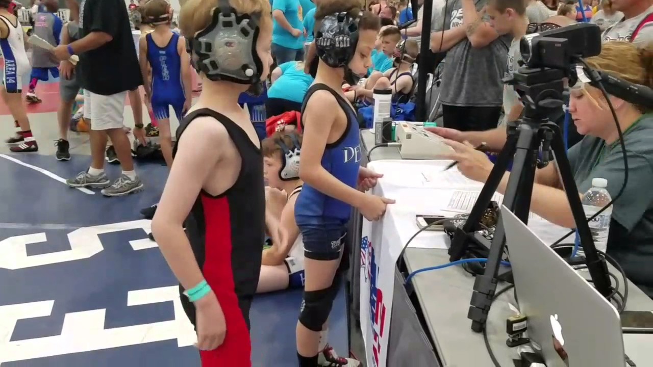 Wrestling Ayden Smith - YouTube