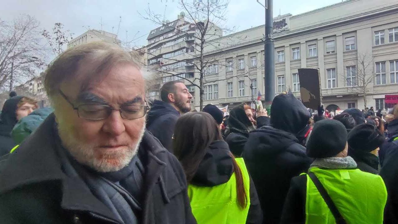 L'ère des soulèvements. Cela commence par la Serbie ! avec yves ...