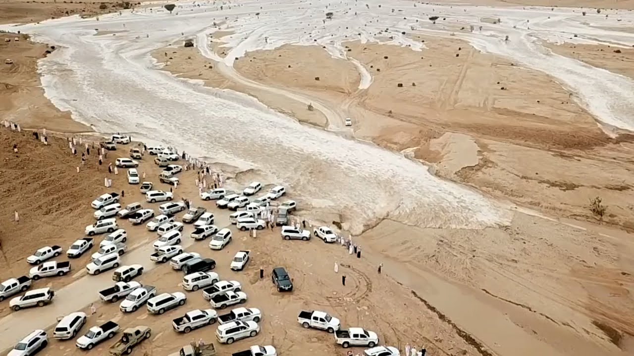 Dry Valley Bed Flooded in a few Seconds ! Terrible Flash Floods in Oman ...