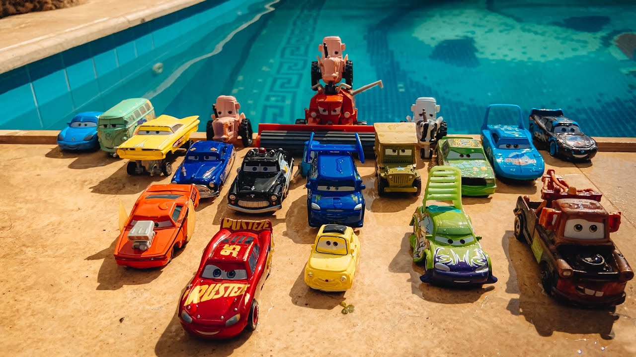 Disney Pixar Cars fall into the water: Lightning McQueen,Doc Hudson ...