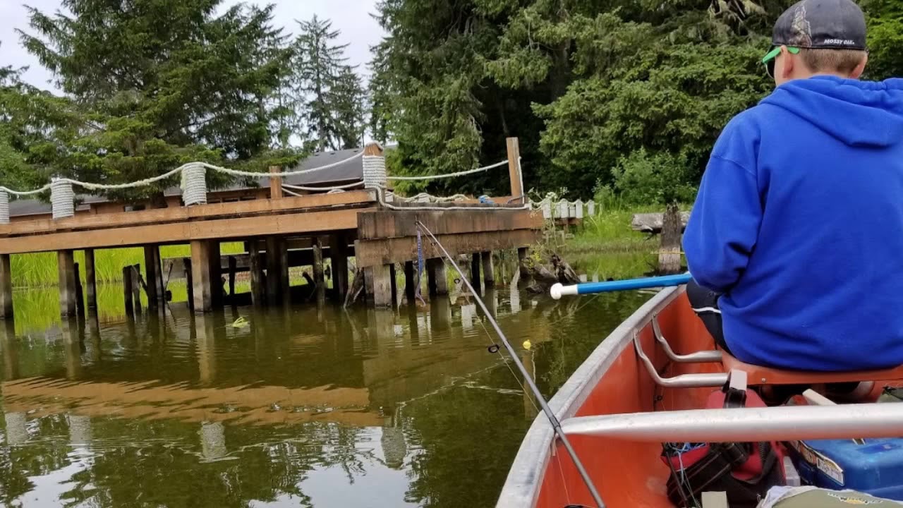 Conoe Fishing in Loomis Lake on the Long Beach Peninsula in Washington ...