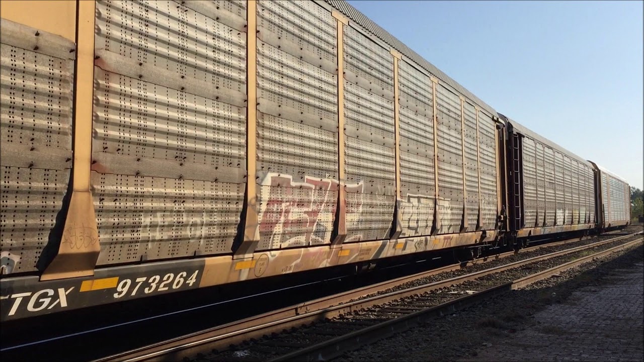 2017-10-13a Union Pacific Autorack Train - YouTube