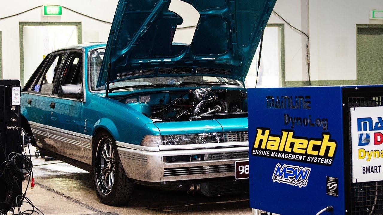 Twin Turbo Big Block VL Calais at Summernats - YouTube