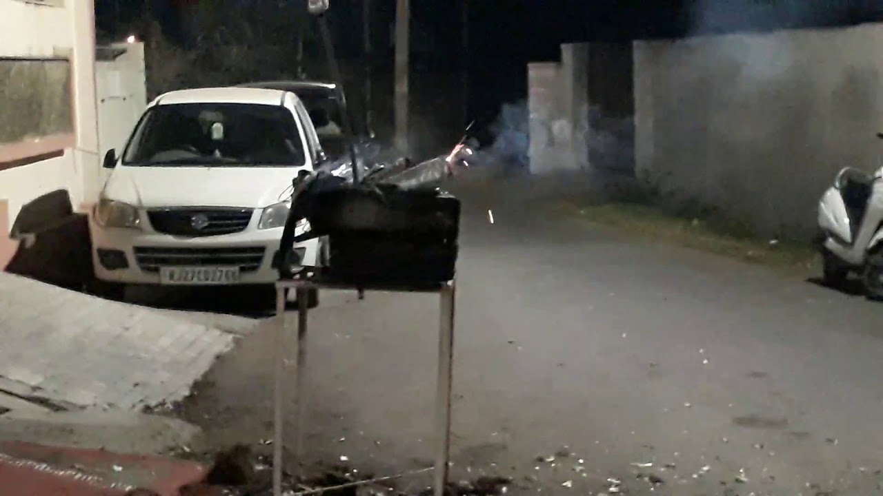 Home made giant Crackers gun... with alu bomb - YouTube