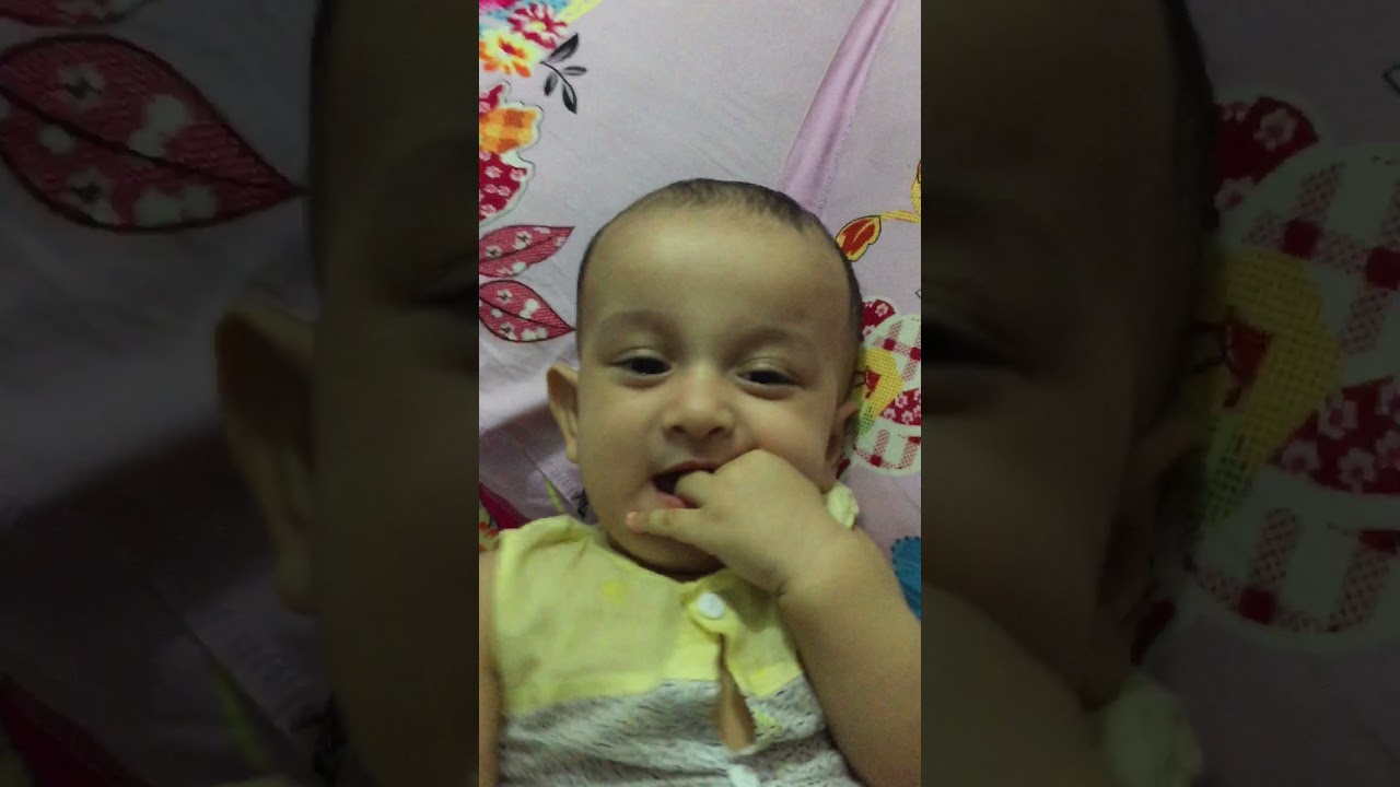 Baby smailing - YouTube