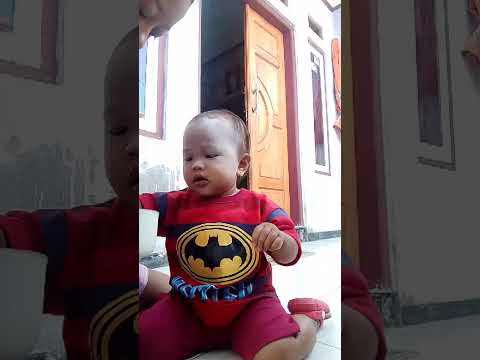 TINGKAH ADEK GEMOY SARAPAN PAGI D SUAPIN KAKA PENYAYANG.🥰