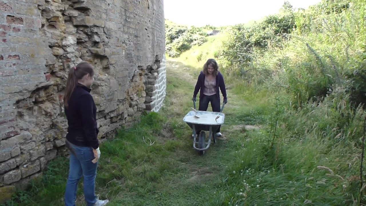 Fortification de la Redoute de Merville-Franceville - YouTube