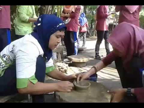Siswa SMU N goyang puter2 perbot di Kampung wista