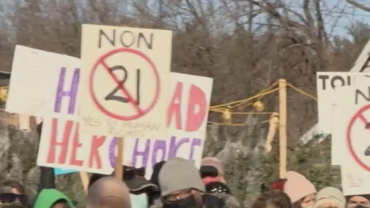 The Fight Against Quebec’s Bill 21 - YouTube