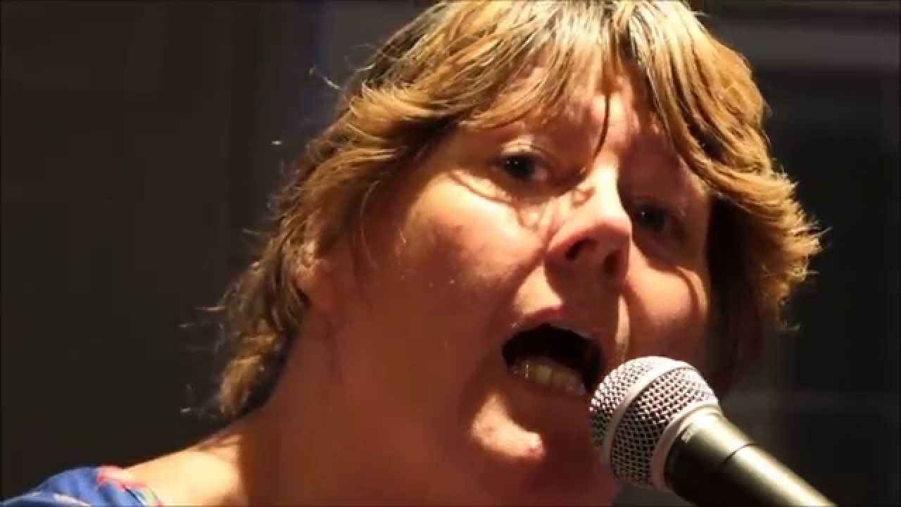 Cath singing Good Thing, by the Fine Young Cannibals - YouTube