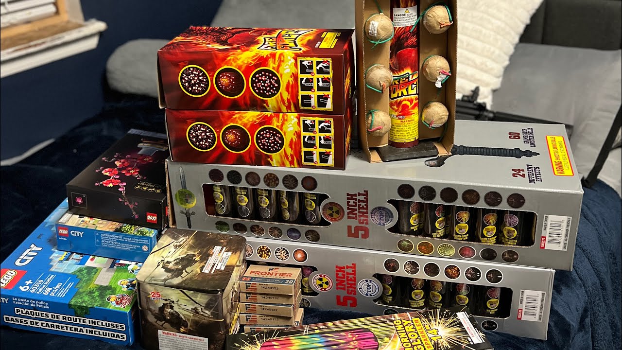 2025 New Years Fireworks #2025 #fireworks #pyro #lol - YouTube