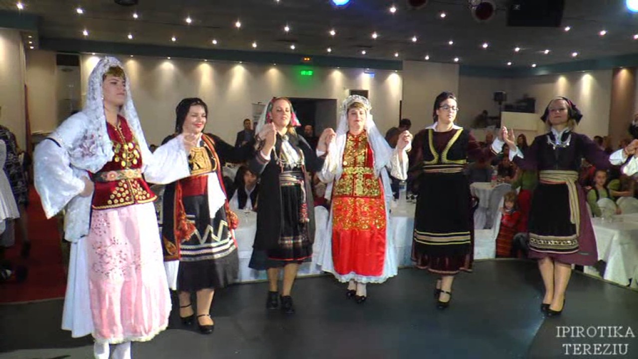 Χορευτικό Συλλόγου Διβριωτών. Χορός στα δύο και Βασιλικός θα γίνω ...