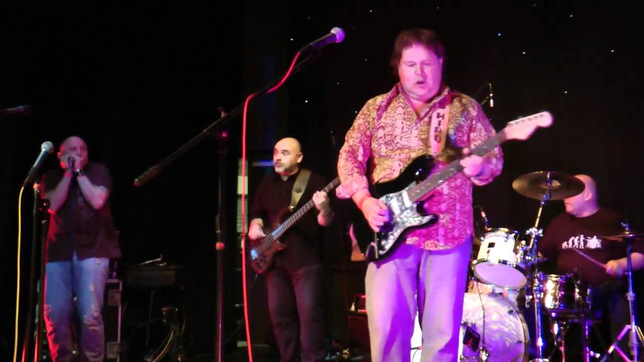 THE BONE SHAKERS AS RONNIE SAYS HERES A NICE LOUD NOISEY ONE FOR YA ...